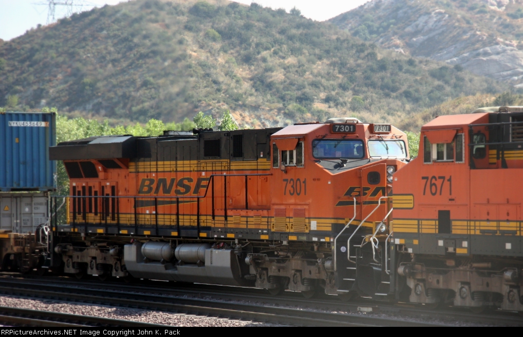 BNSF 7301